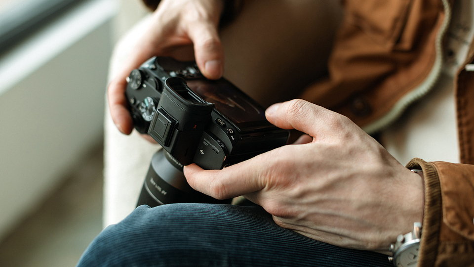 Getting Started with Your First Mirrorless Camera | B&H eXplora